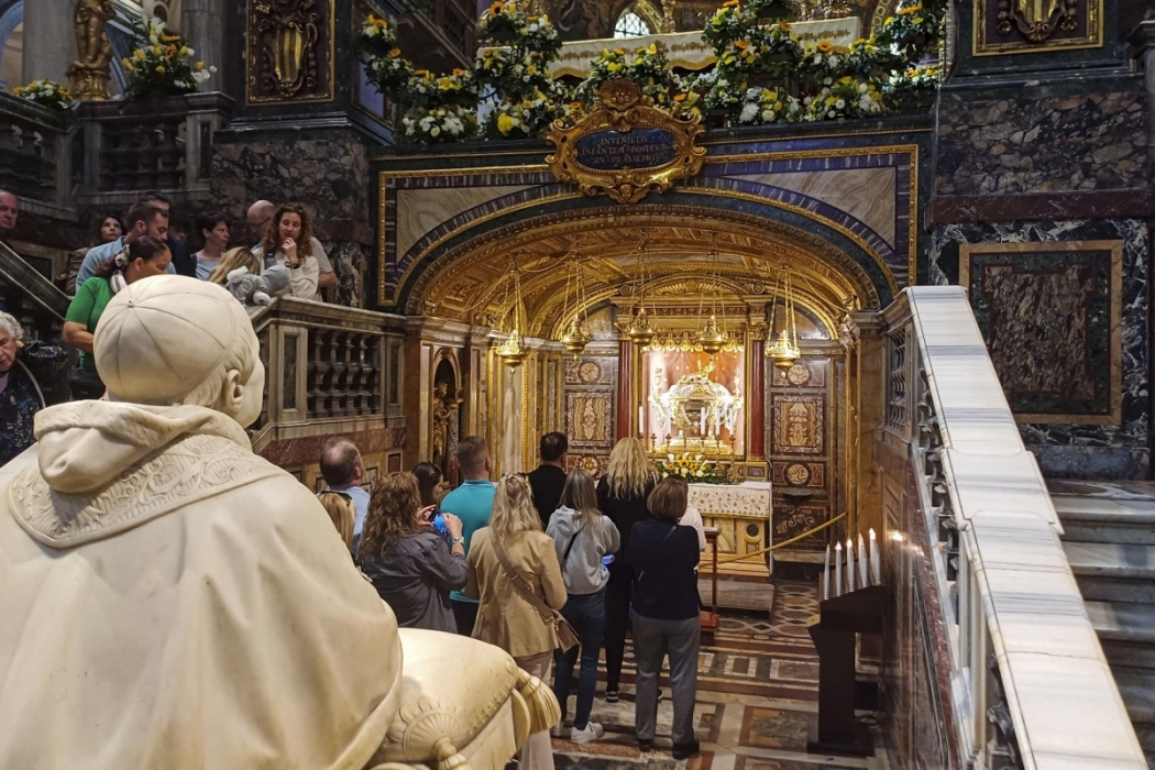 Una tumba sencilla "en la tierra" que diga "Franciscus": lo que pide el ...