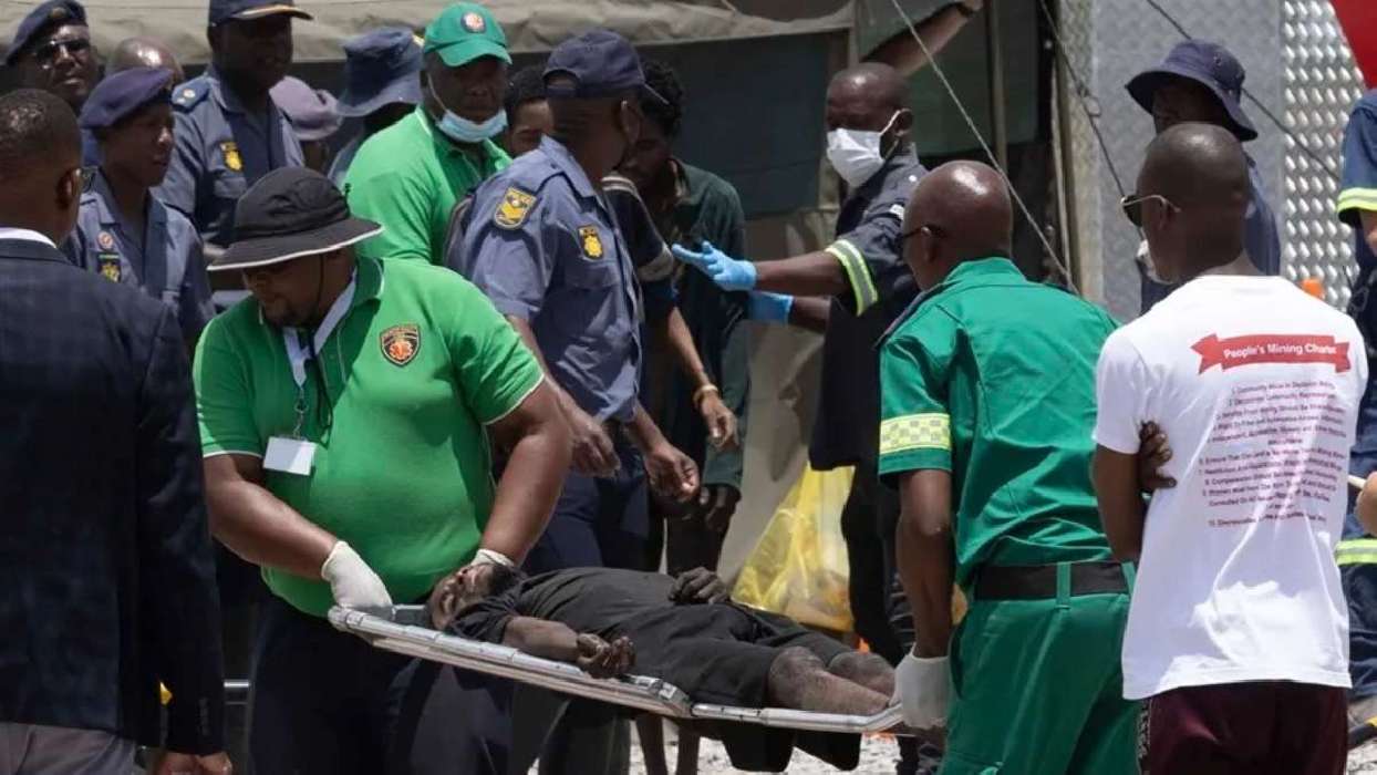 Casi 300 mineros atrapados en una mina de oro de Sudáfrica | Vozpópuli