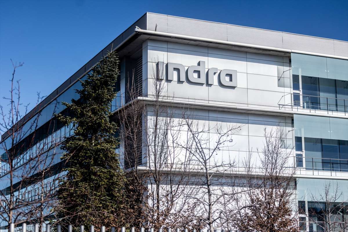 Indra se refuerza en el sector de los chips al convertirse en ...