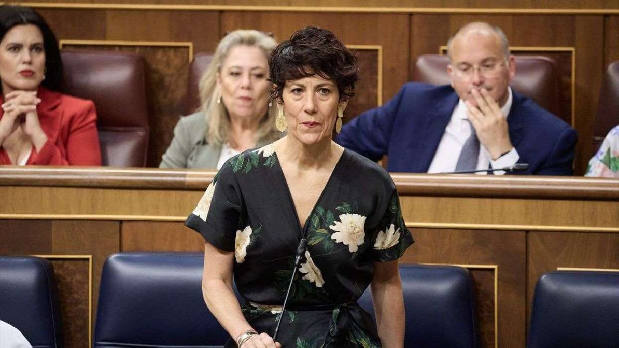 Frappening pro the lady's character aligns with her beauty,