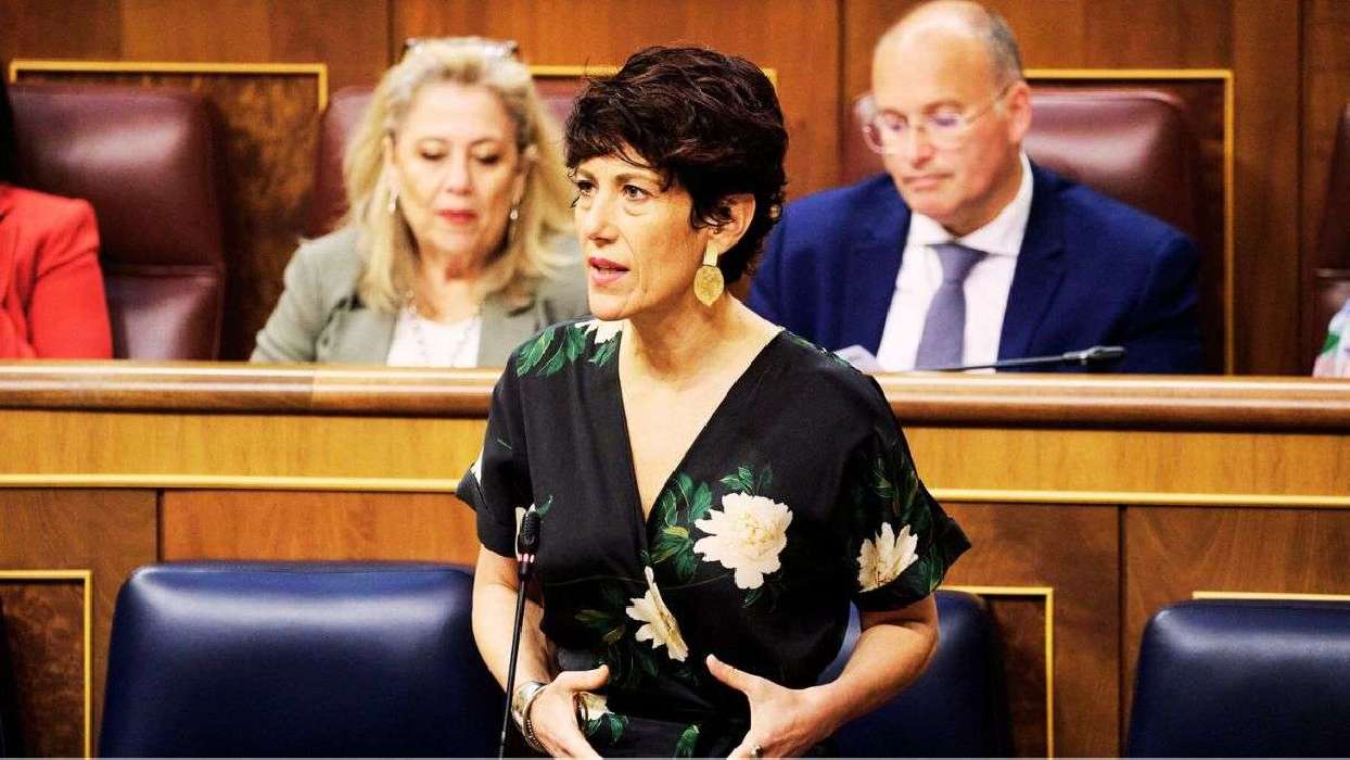 Maggie pineda desnuda porno extremely accommodating but has