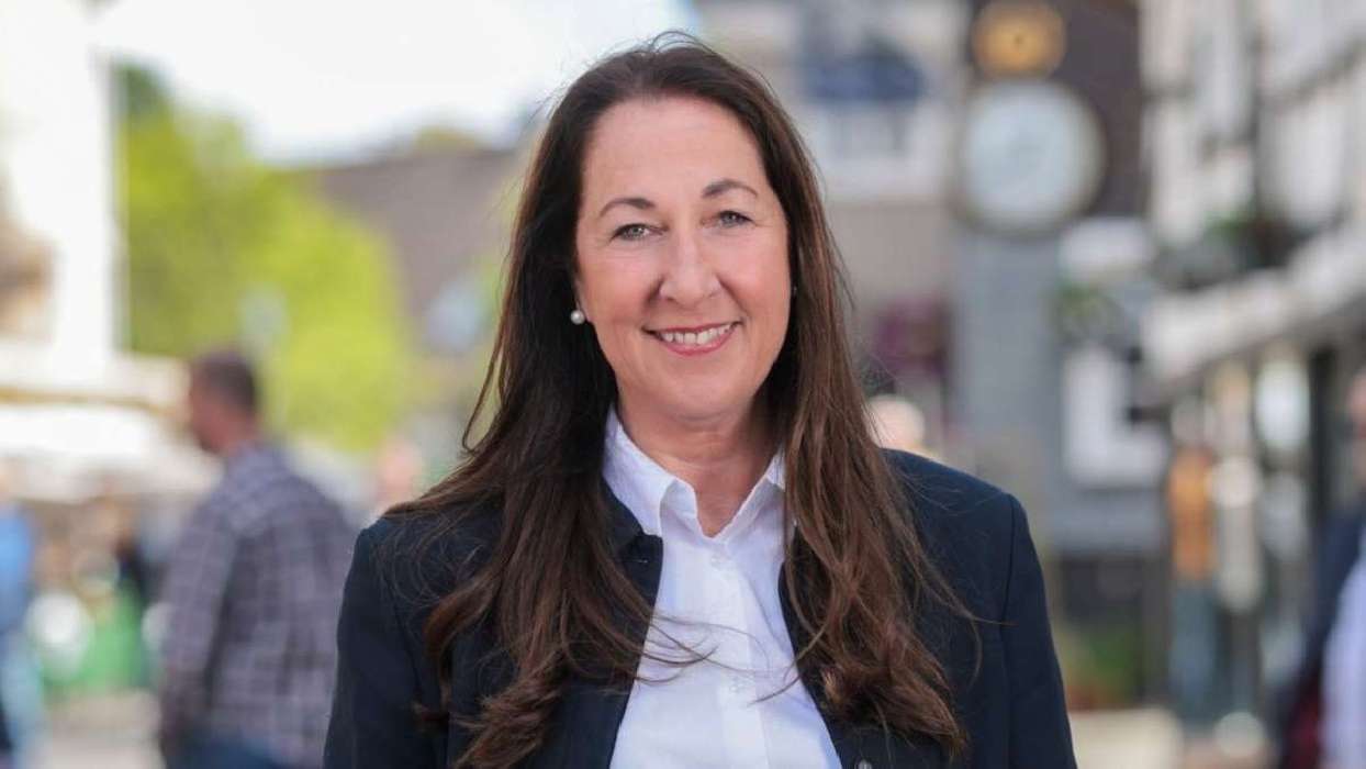 Apuñalan a una alcaldesa alemana y detienen a su hijo como posible autor | Vozpópuli