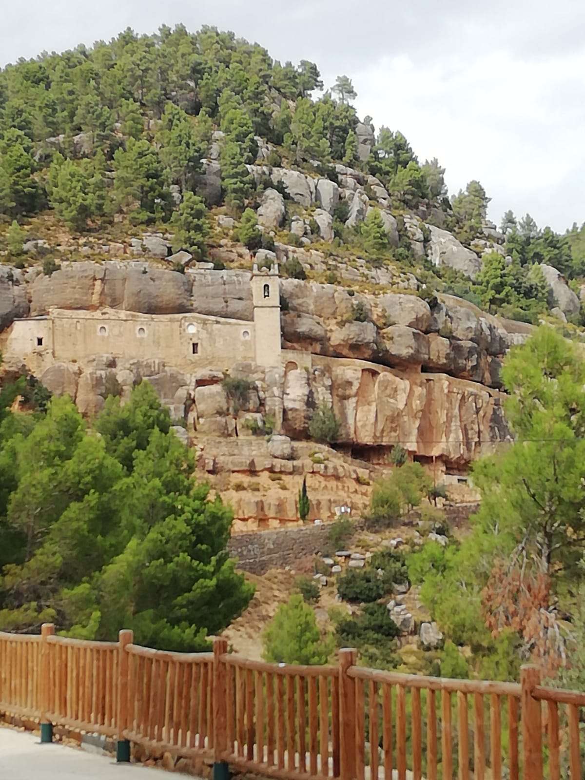 Brujas y endemoniados: así es el santuario excavado en la montaña donde ...