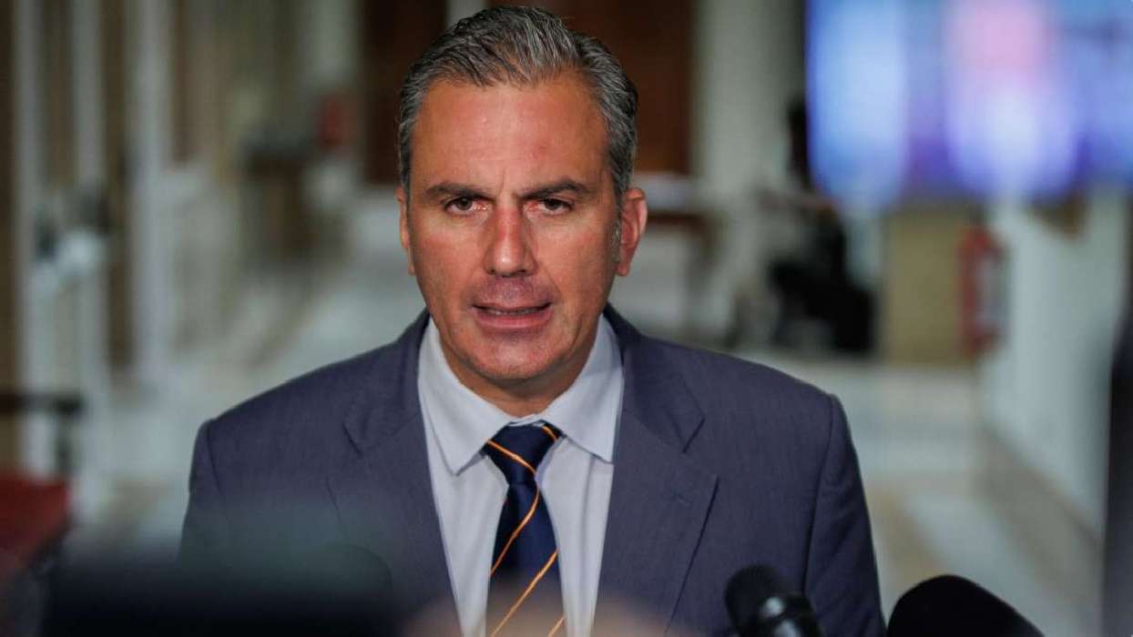 Así es Ortega Smith: su familia, sus propiedades, su sueldo, su paso ...