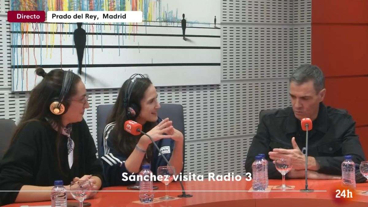 Pedro Sánchez (53) visita Radio 3, con camiseta de la emisora que es ...