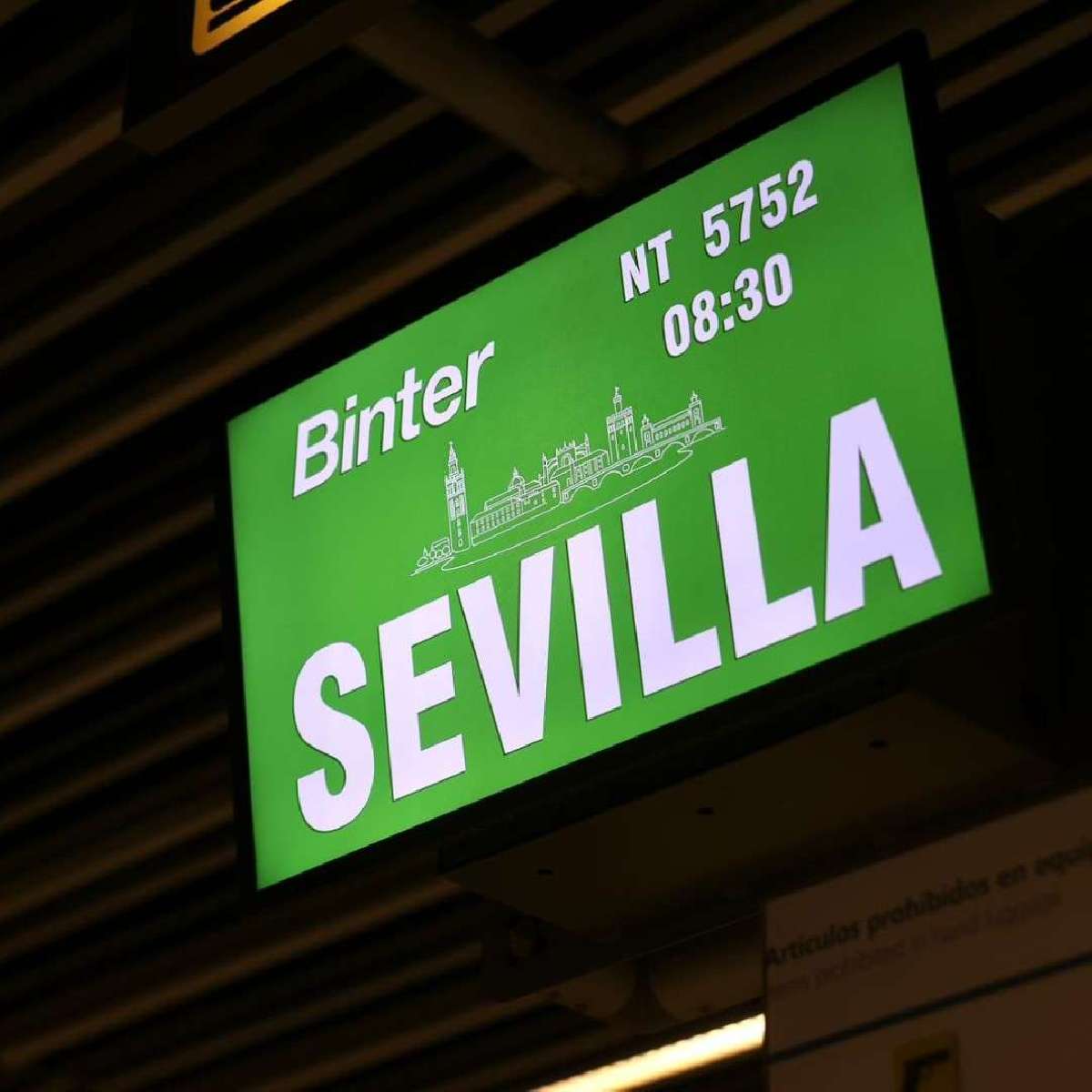 La Macaronesia ya juega en la élite aérea mundial: 58 millones de pasajeros | Vozpópuli