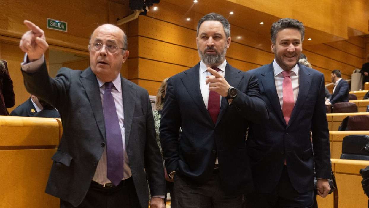 Vox abre en Valencia el debate sobre el relevo de Gil Lázaro como ...