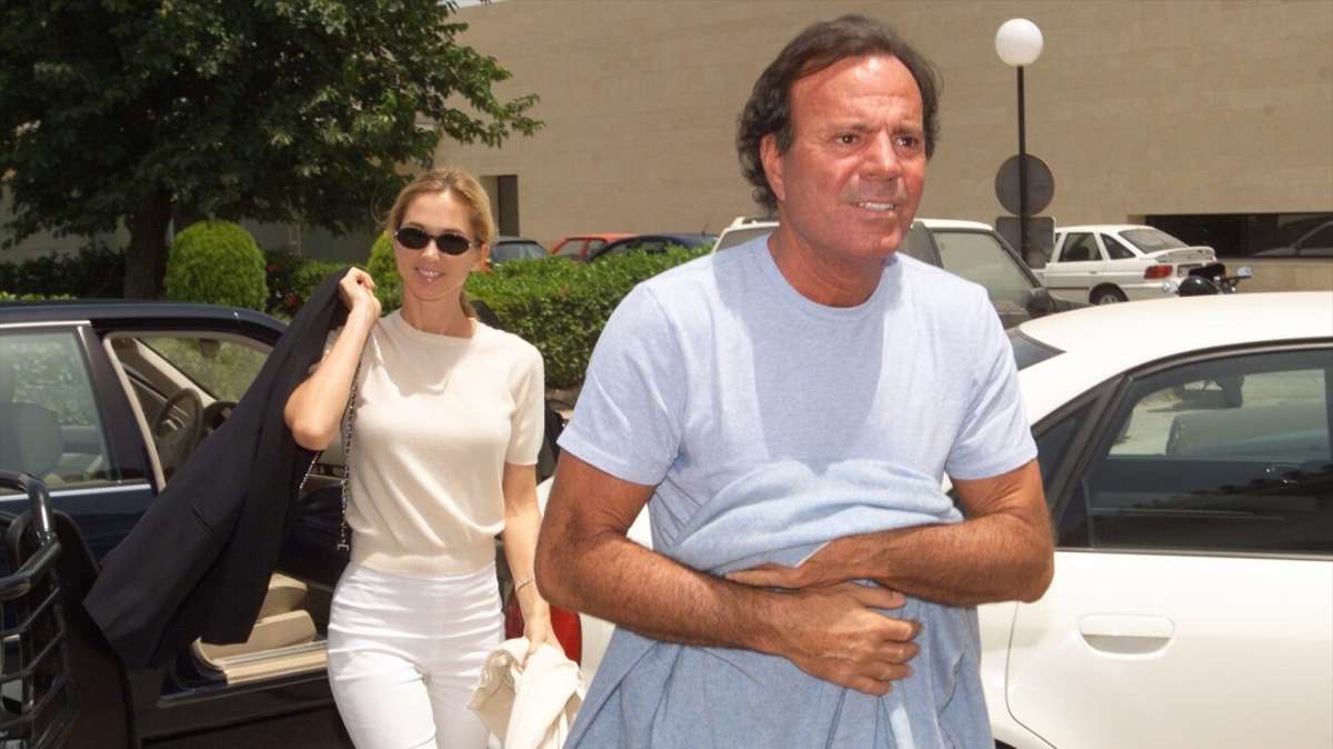 Julio Iglesias recuerda cuando "casi se muere" en una carta por su 80 ...