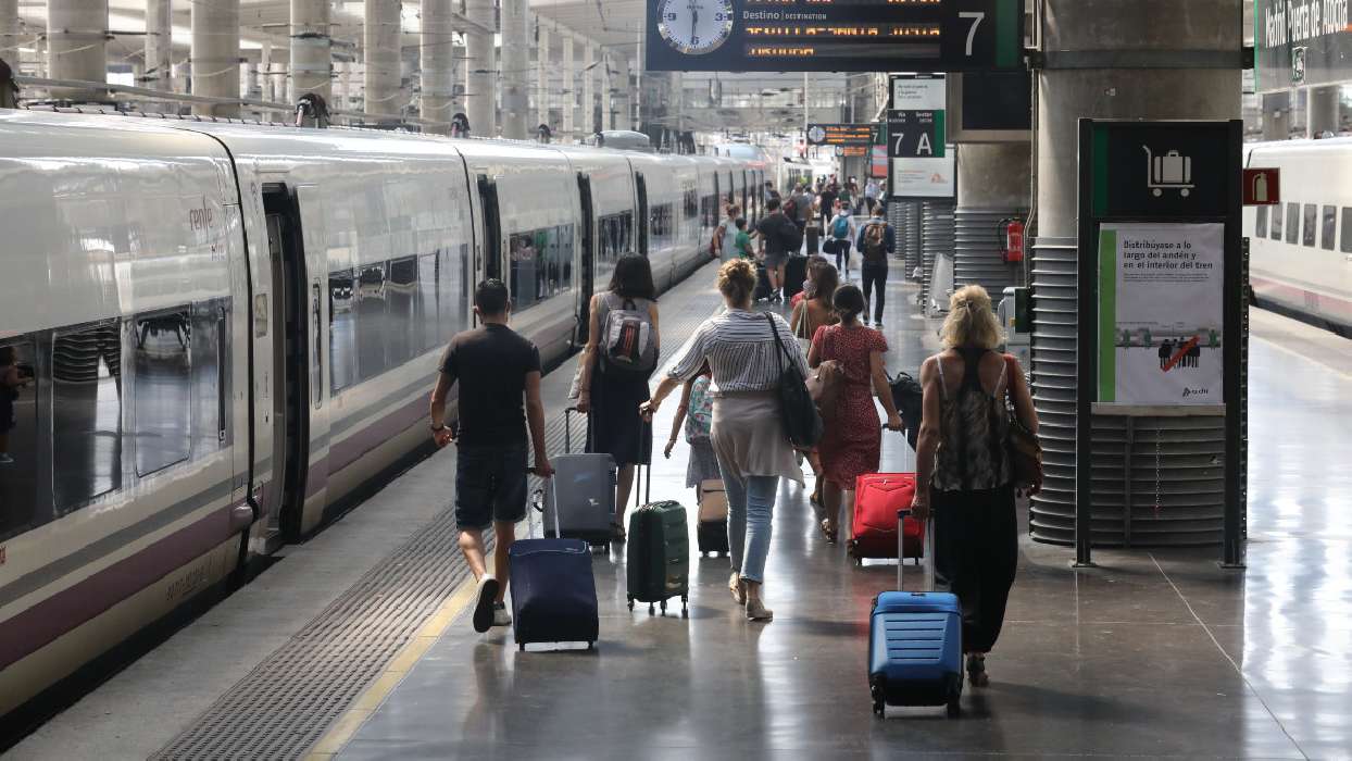 ¿Sueles viajar en AVE o Larga Distancia de Renfe? Cambio importante en ...