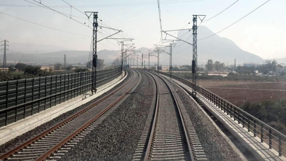 Adif contrata un enjambre de drones autónomos para controlar su red con ...