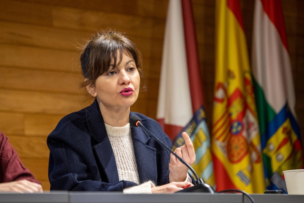 La incapacidad de Sira Rego: no saca ni una ley pese a los rankings de ...